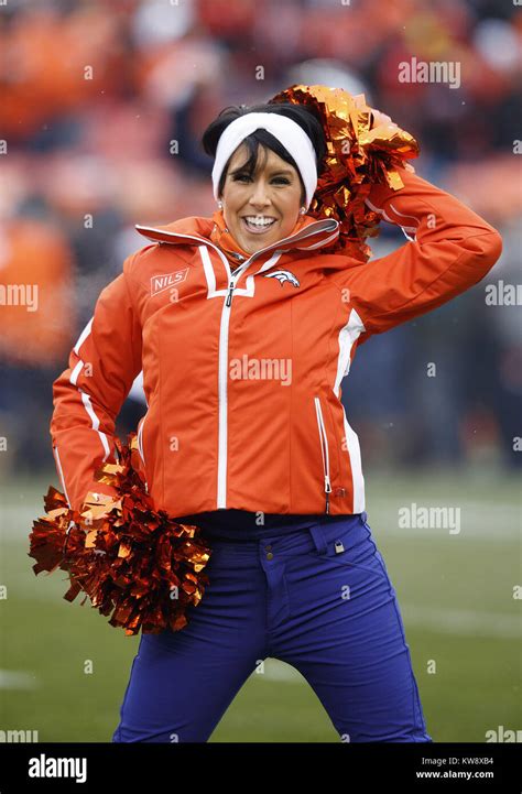 Denver Colorado Usa 31st Dec 2017 A Denver Broncos Cheerleader Entertains The Crowd Before