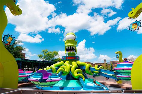 Kang And Kodos Twirl ‘n Hurl At Universal Studios Florida