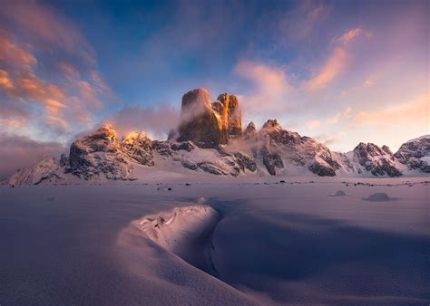 Goggling At Mt Asgard Baffin Island Places To See Auyuittuq