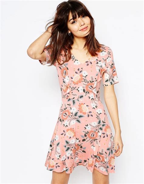 Flower Power 8 Pretty Floral Print Dresses Fashion Gone Rogue