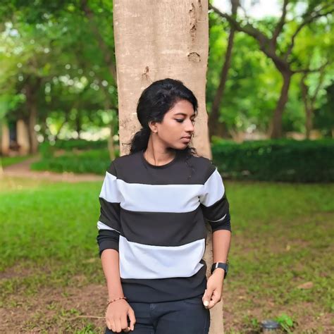 അനു🖤🦋 Itznoraoffcl • Instagram Photos And Videos