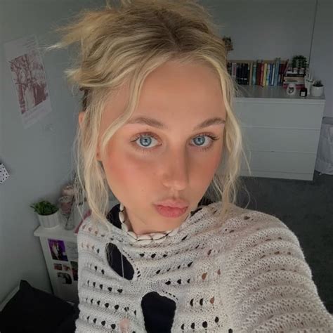 Ells ݁ ⋆｡˚ Ellambryant • Threads Say More