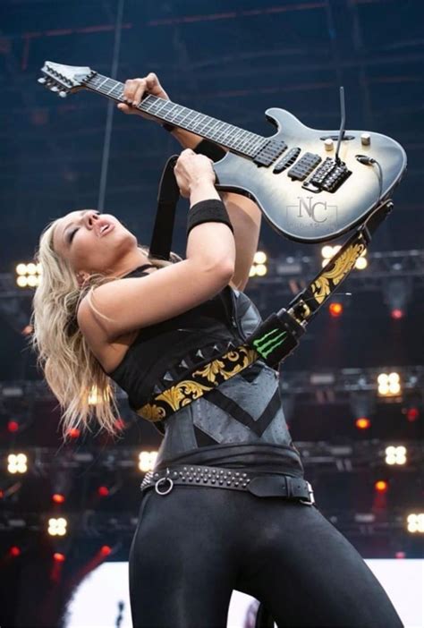 Pin By 真之 下田 On Nita Strauss In 2024 Nita Strauss Female Musicians