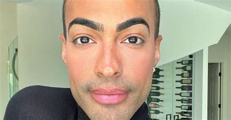 Pollito Tropical Remporte Les Applaudissements Après Sêtre Montré Sans Complexe Que La