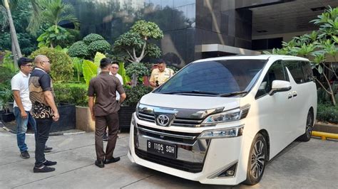 Diperiksa Kpk Putra Syl Kemal Redindo Serahkan Mobil Mewah Milik Ayahnya News