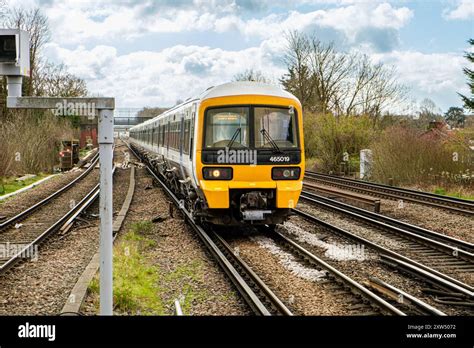 Southeastern Class 465 Networker Entering Petts Wood Railway Station