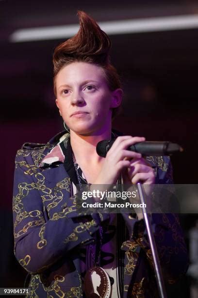 La Roux Performs Live In Leipzig Photos And Premium High Res Pictures