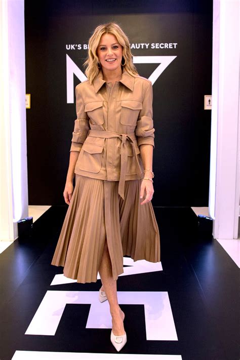 Elizabeth Banks At No7 Event In New York City Tom Lorenzo