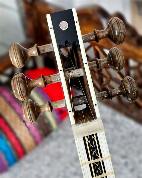 ‎تار عبدالله حمیدی سازنده سازهای سنتی تار و سه تار‎ ‎درود دوستان عزیز و یاران هميشه گرامی