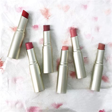 Губная помада «Стойкий цвет» Lip Stylo бежево-розовый