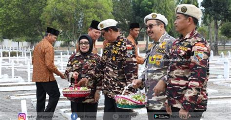 Pepabri Dan Fkppi Kalsel Ziarah Bersama Dimakam Pahlawan Bumi Kencana Lppl Radio Abdi Persada