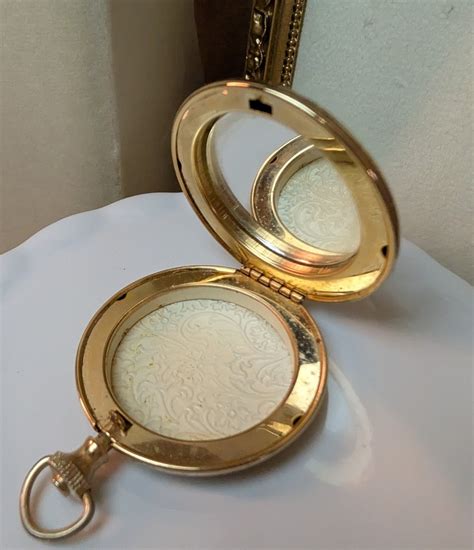 Vintage Gold Tone Floral Photo Locket Engraved Pendant Victorian Style Ebay