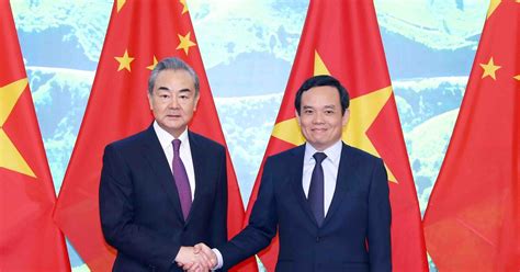 El Ministro De Exteriores Chino Inicia Una Visita Oficial A Vietnam