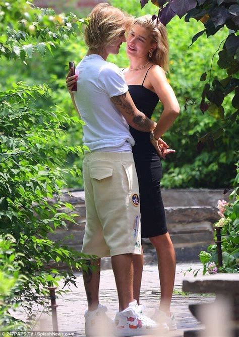 Pin By Sweet Morphxx On 헤일리 Hailey Baldwin Cute Celebrity Couples Justin Bieber