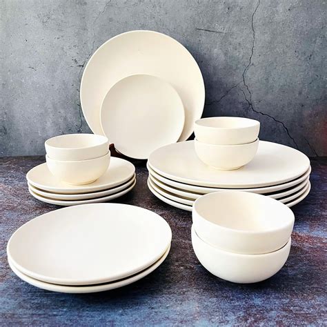 Subhra Handcrafted Ceramic Dinner Set 18 Pieces 6 Dinner Plates 6