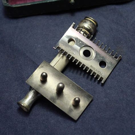 Vintage Gillette Old Type Safety Razor In Original Case Darwin Shaving