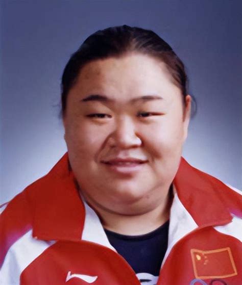 2004年她冒死一举为国夺金，七窍流血被送医院抢救，现在还好么？杠铃唐功红张美兰