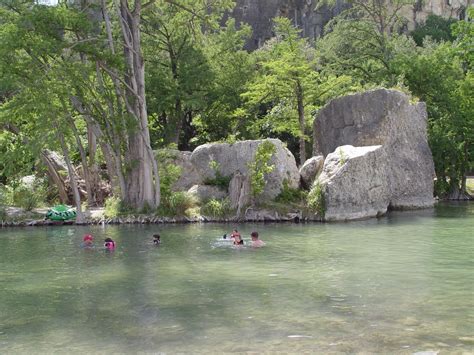 Cabins Frio River Concan Texas Villagoo