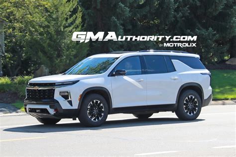 2024 Chevrolet Traverse Z71 Summit White Gaz First Real World