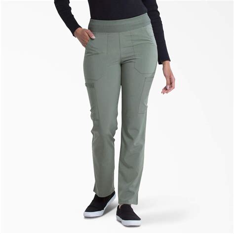 Best Scrubs For Women In 2025 Built For Long Shifts