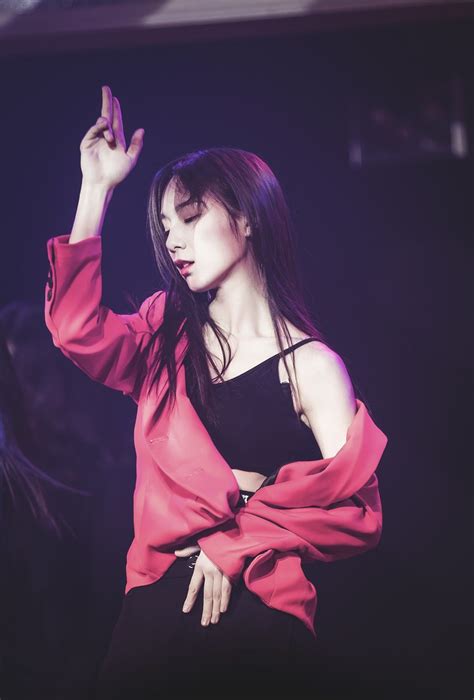 Pin By Ruth Rain On Tang Lijia Kpop Girls Girl Watercolor Wallpaper