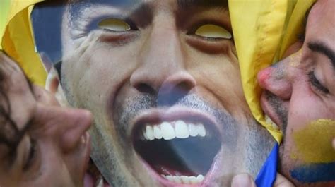 Kelicikan Luis Suarez Di Laga Hidup Mati Italia Vs Uruguay Kontroversi Yang Mencoreng