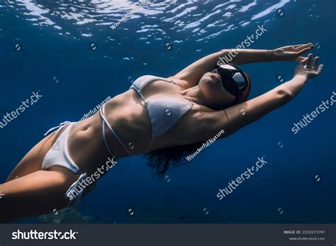Sexy Girls Swimming Underwater