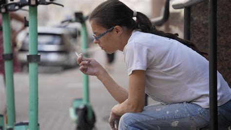10 Tips For Candid Street Photography Portraits The Slanted Lens