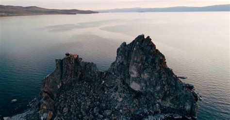 격리 경치 경치 좋은 전망 경치가 좋은 고독 고요한 고요한 광경 공중 촬영 광야 광활한 깨끗한 높이 독특한 돌 드론 영상 때묻지 않은 러시아