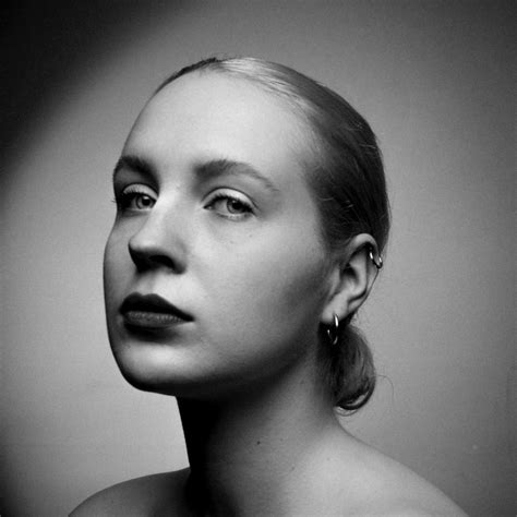 Debuutsingle Kaat Van Stralen Twaalf