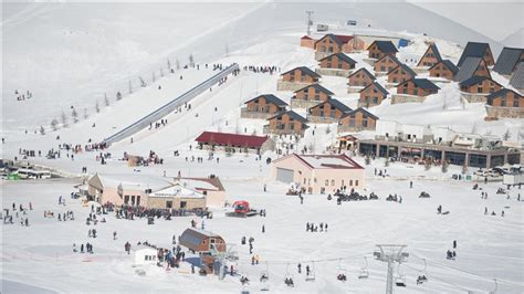 أولوداغ التركية تكتسي بثلوج الربيع ترك برس