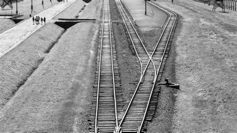 Explain The Difference Between Distance And Displacement A Clear