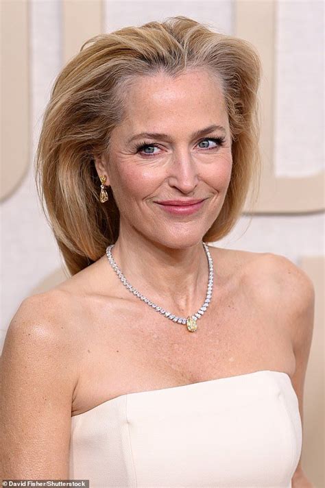 Gillian Anderson 2024 Golden Globes