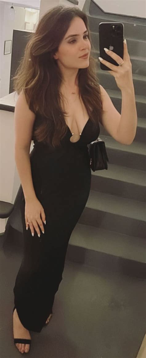 Simran Dhanwanis Feet