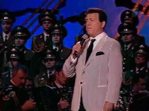 Иосиф Кобзон - Поклонимся великим тем годам - YouTube