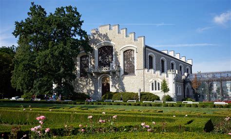A Small Void Filled With A Small Infinite Universe 〰 Vltava River