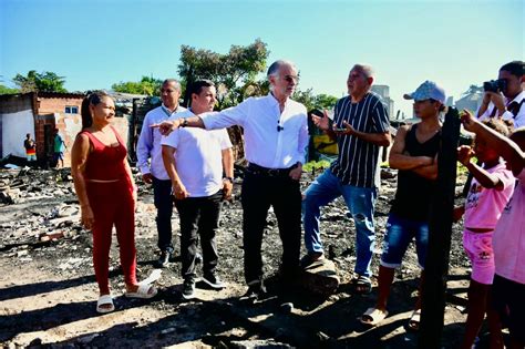Familias Del Barrio La Bendición De Dios Reciben Apoyo Tras Devastador Incendio