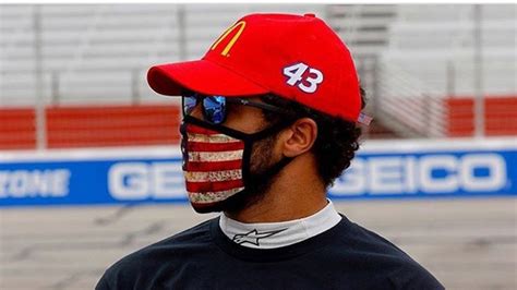 Darrell Bubba Wallace Becomes First Full Time Black Nascar Cup Series Driver Since 71