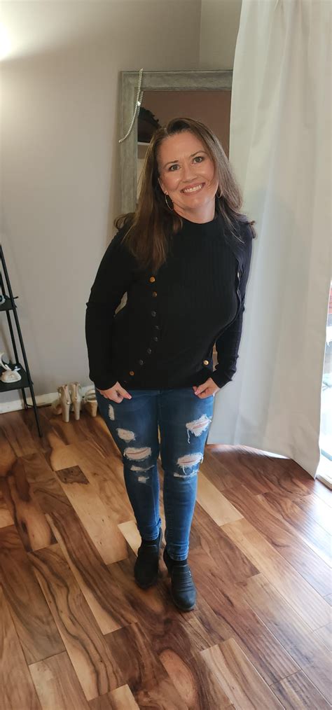 I Love This Black Top With These Jeans Rcougarsandmilfssfw