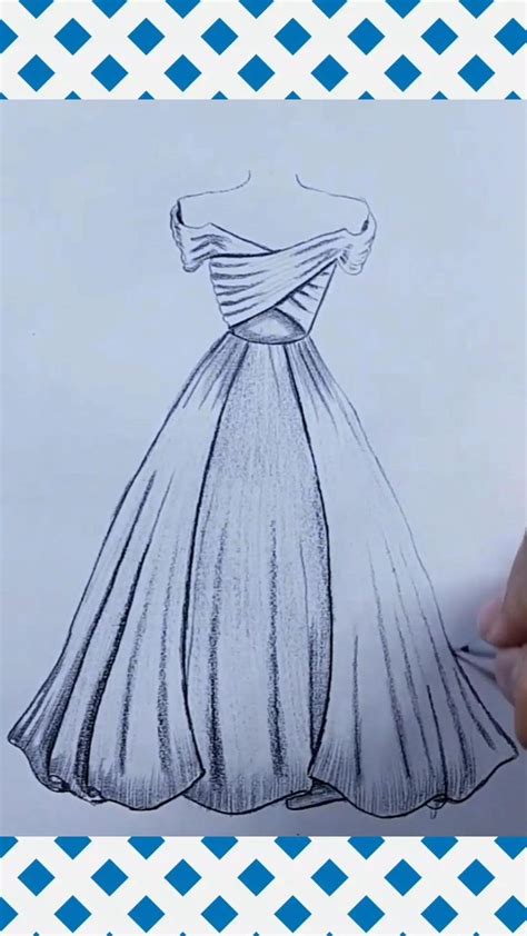Karakalem Elbise çizimleri Elbise çizimi Moda Tasarımı Elbise