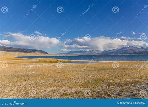 Paisajes Típicos De Mongolia Pistas De Montaña Desiertas Y Valles