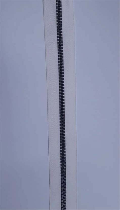 Goel Cfc Zip Fasteners Size 8 At ₹ 4001pcs In New Delhi Id