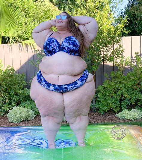 Would Of Loved To Have Seen Boberry Do A Vid At The Beach In This Bikini Russbbws