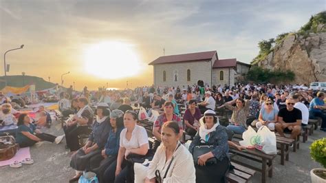 Pelegrinazhi Në Kishën E Laçit Besimtarët Në Mbylljen E 13 Të Martave