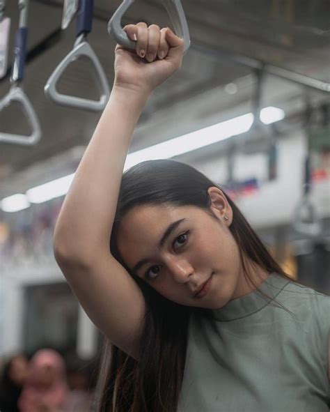 Yasamin Jasem Mirror Selfie Beuty Cute