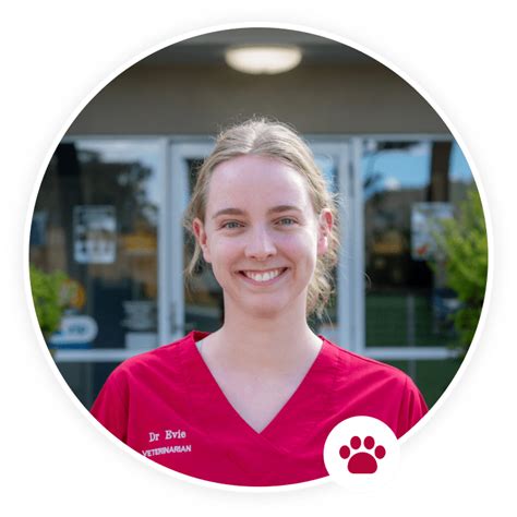 Dr Evie Lyons Bvsc Hons Stanthorpe Veterinary Care Vet Services