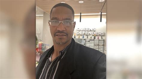 Nyc Murder Suspect Sheldon Johnson Pictured Shaking Hands With Da Alvin Bragg Totalnews