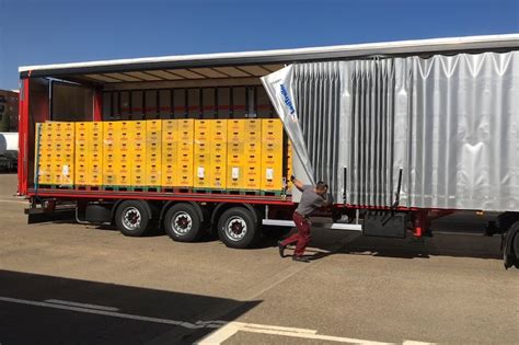 Lecitrailer Lanza La Carrocería De Lonas Con La Apertura Lateral Más