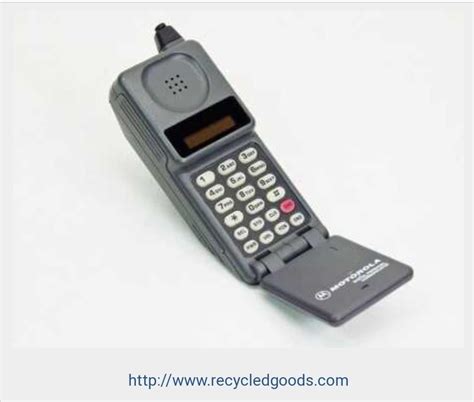 First Flip Cell Phone Motorola Microtac History Evolution Of Iconic