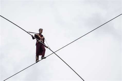 Ifj Simet László átsétált A Duna Fölött Kifeszített Kötélen